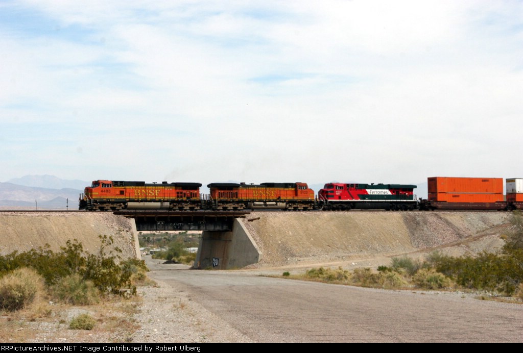 BNSF 4483 BNSF 5122 FXE 4641